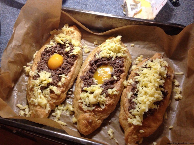 Peinirli Recipe | How to make traditional Peiniri | The Greek Food Blog